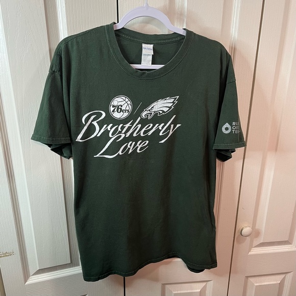 Gildan | Shirts | Vintage Brotherly Love Tshirt | Poshmark